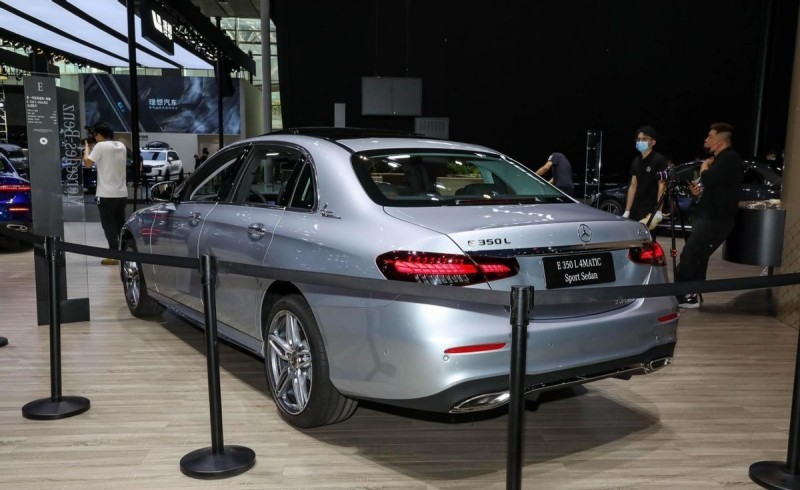 2022 款奔驰 E 级运动版正式上市，E260 时尚版售价 44.8万元起 - 木可可 | 木可可